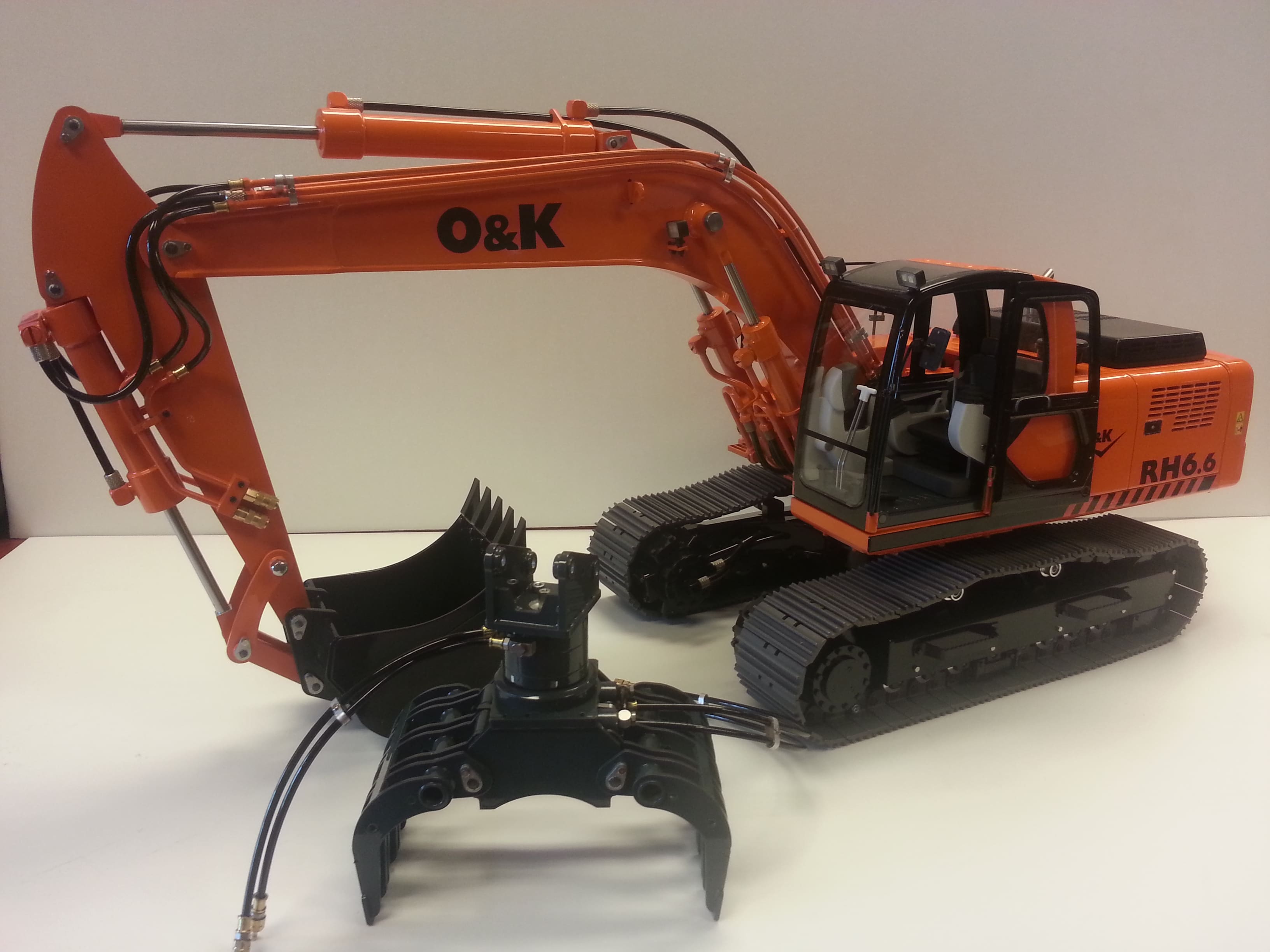 Damitz RH6 Kettenbagger O&K RH 6.6 - Hobma Modelbouw B.V.